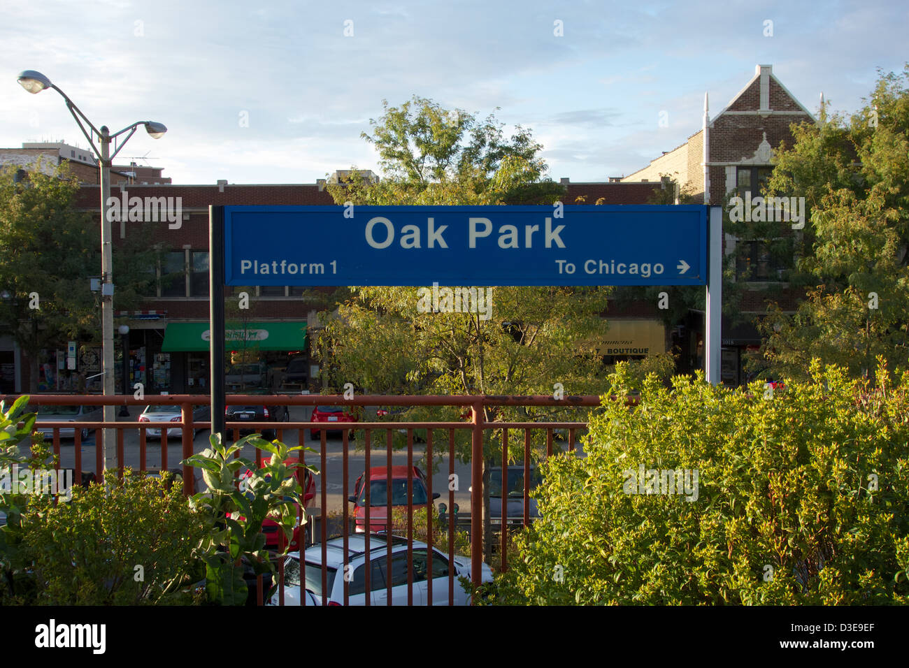 Oak Park station sign. Oak Park Metra station. Illinois Stock Photo - Alamy