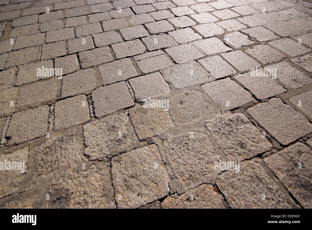 Dark gray cobble road hi-res stock photography and images - Alamy