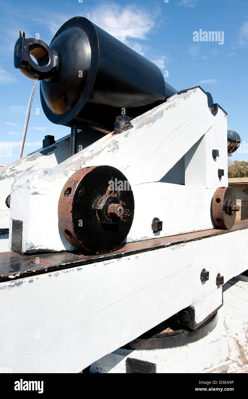 32 pounder cannon hi-res stock photography and images - Alamy