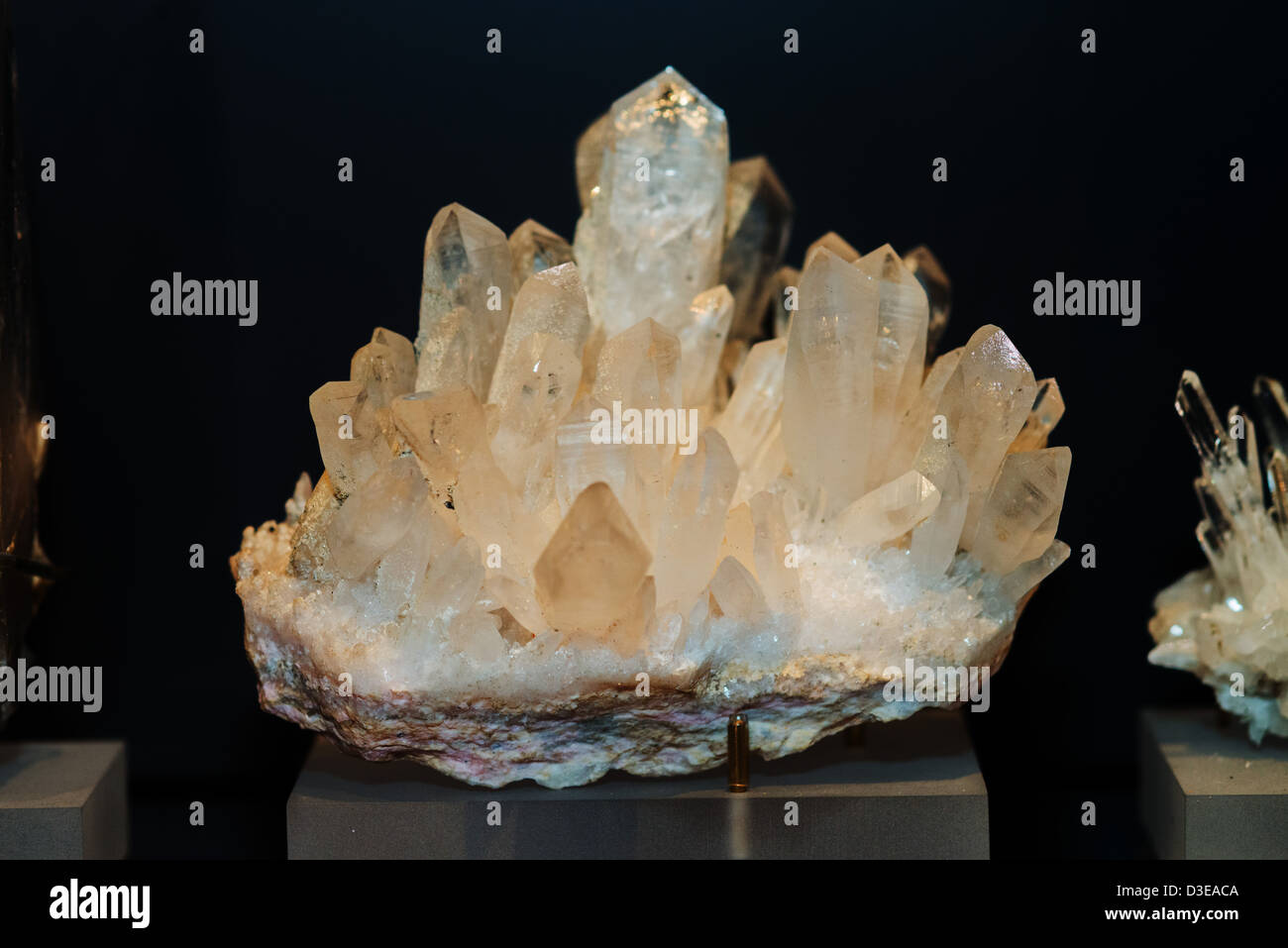 Mineral exhibition royal ontario museum hi-res stock photography and ...