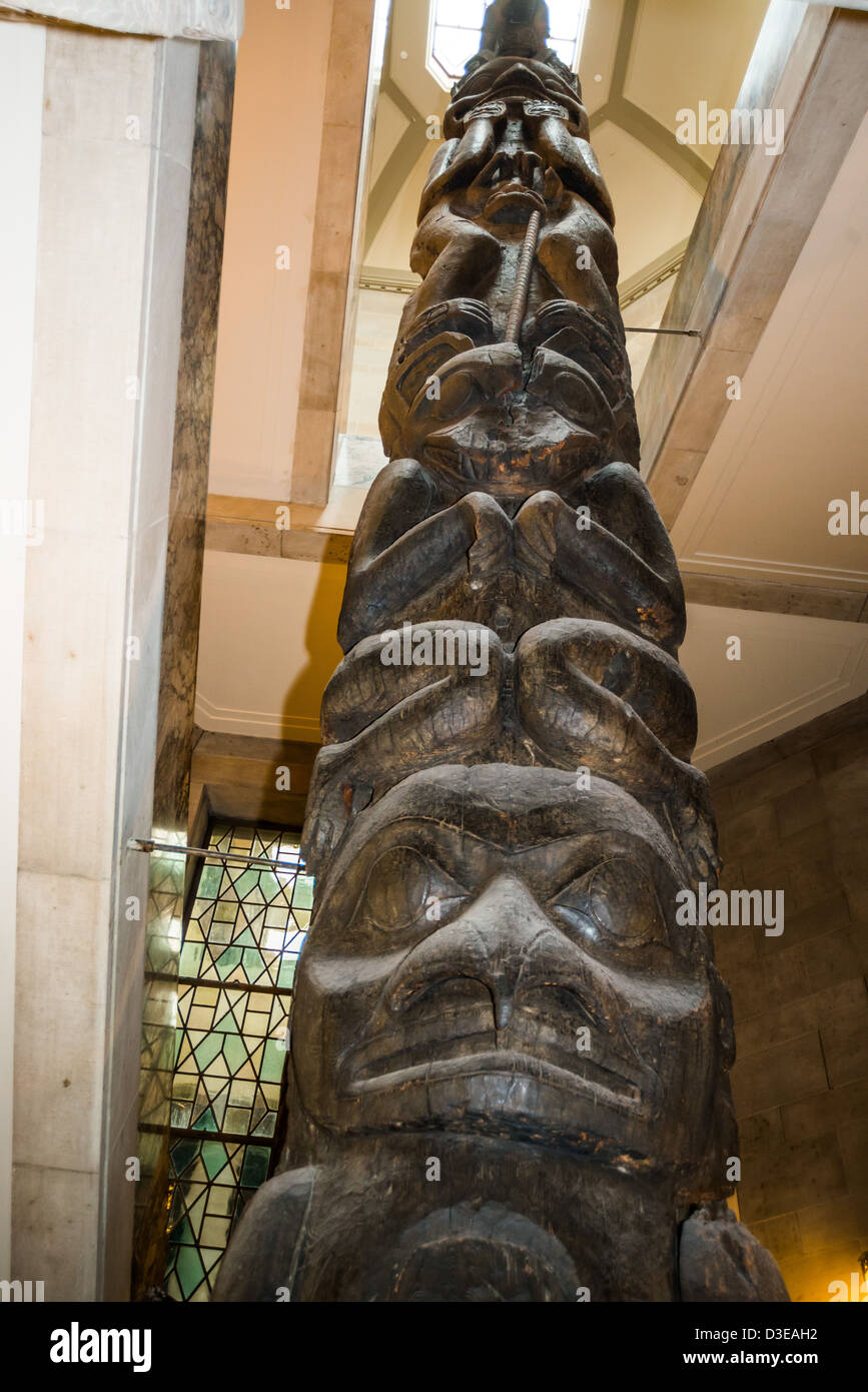 Totem pole at the Royal Ontario Museum, Toronto, Canada Stock Photo - Alamy