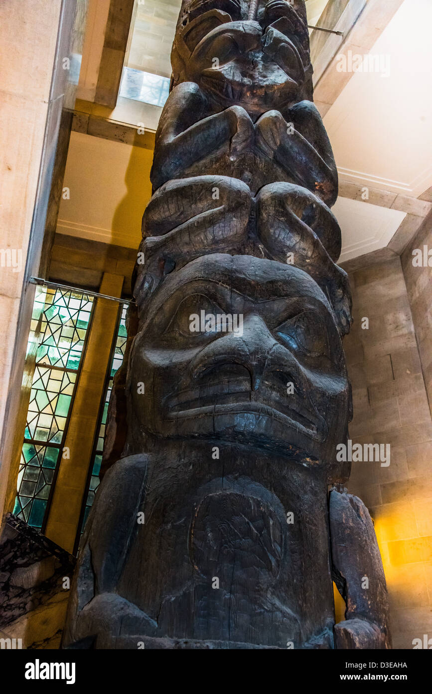 Totem pole at the Royal Ontario Museum, Toronto, Canada Stock Photo - Alamy