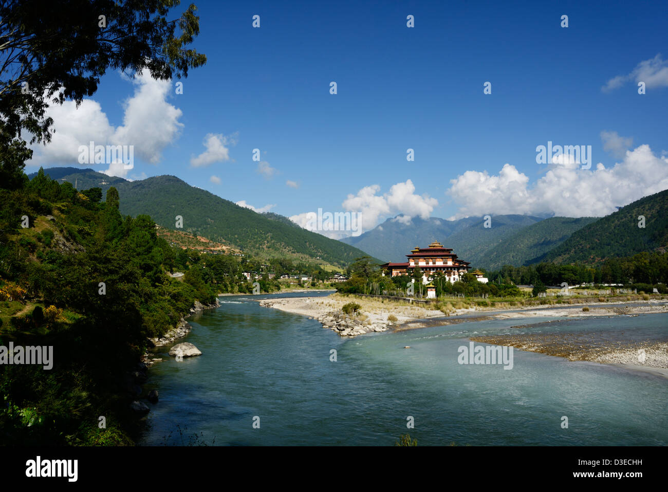Punakha Dzong,a beautiful fortress between two major rivers,stunning ...