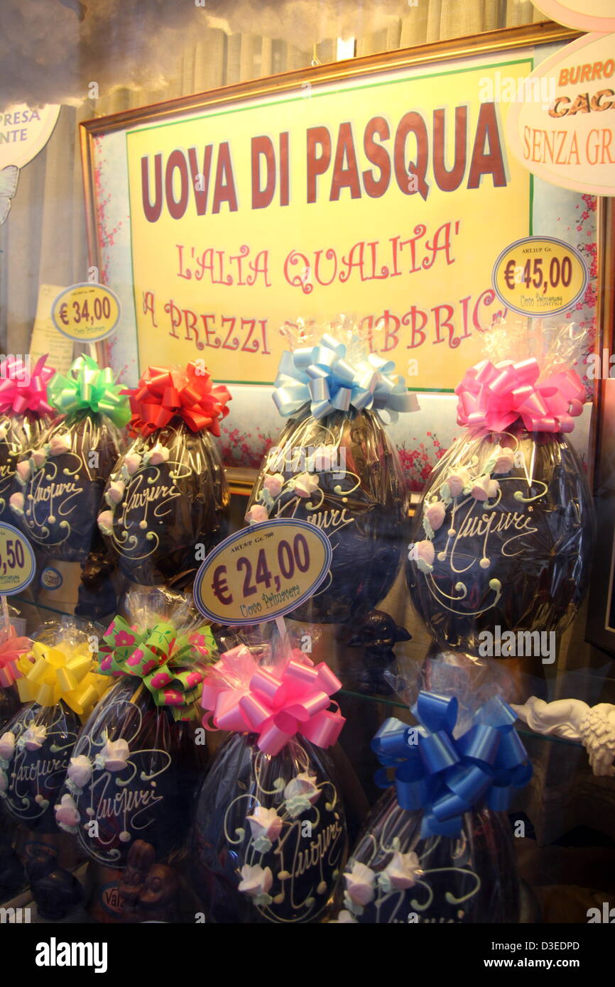 Easter eggs window display hi-res stock photography and images - Alamy