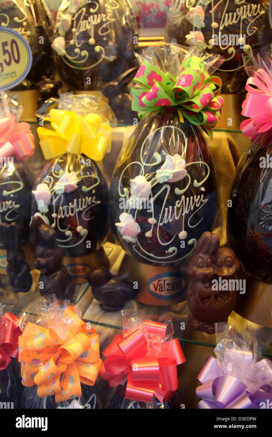 Easter eggs window display hi-res stock photography and images - Alamy