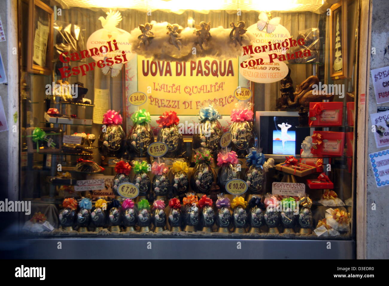 Easter eggs window display hi-res stock photography and images - Alamy