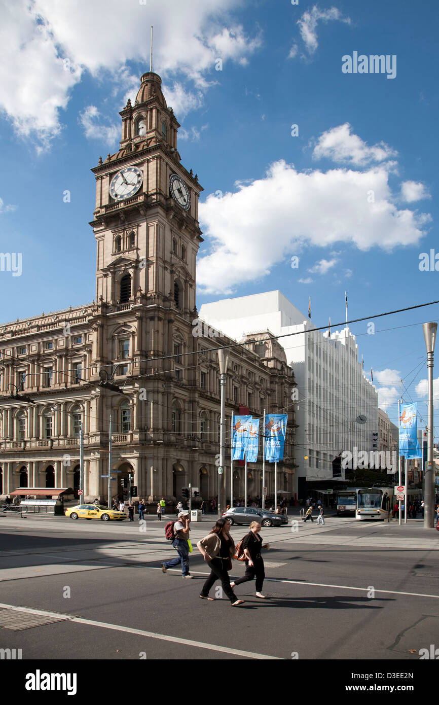 Pedestrians crossing at the traffic lights next to the Melbourne Post ...