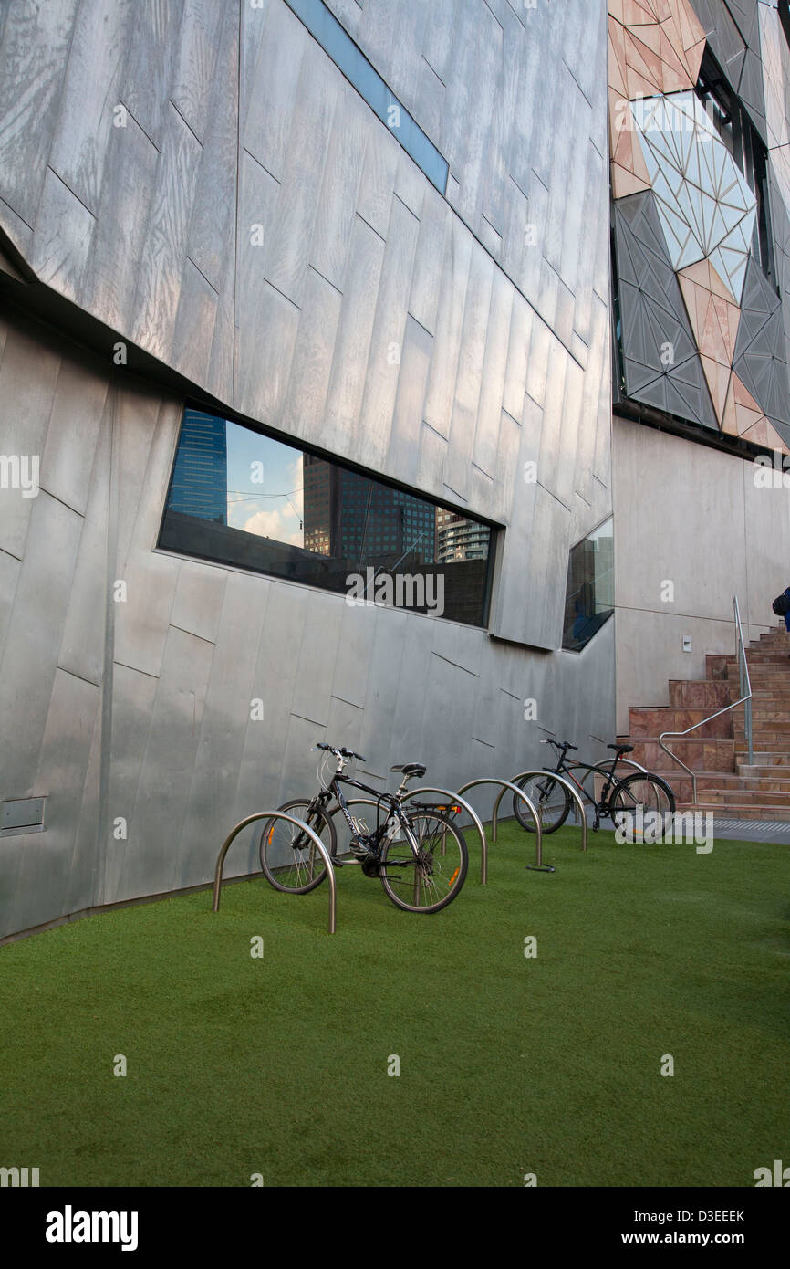 Green racks hi-res stock photography and images - Alamy