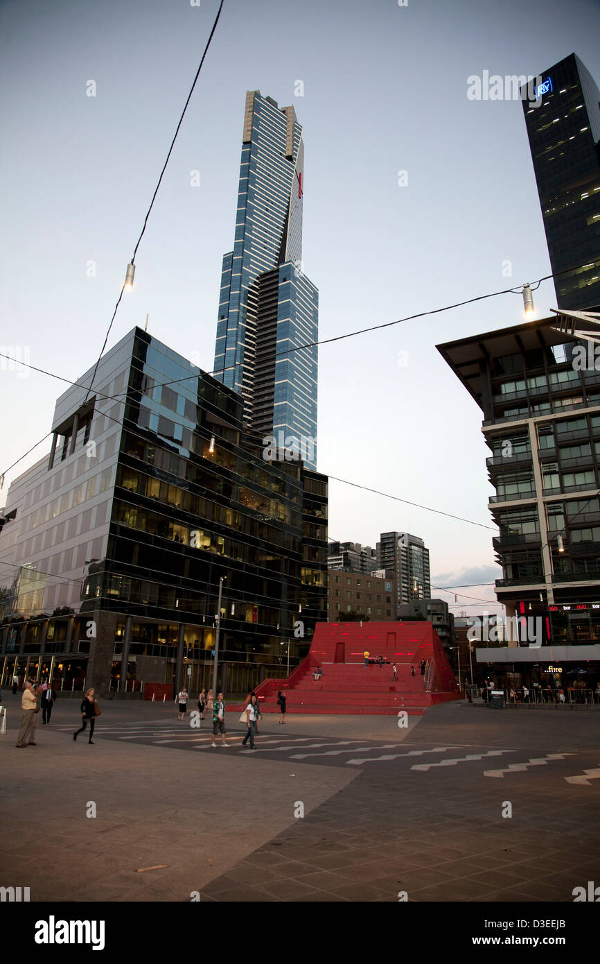 A popular meeting point for locals are the "Red Stairs" in Queensbridge ...