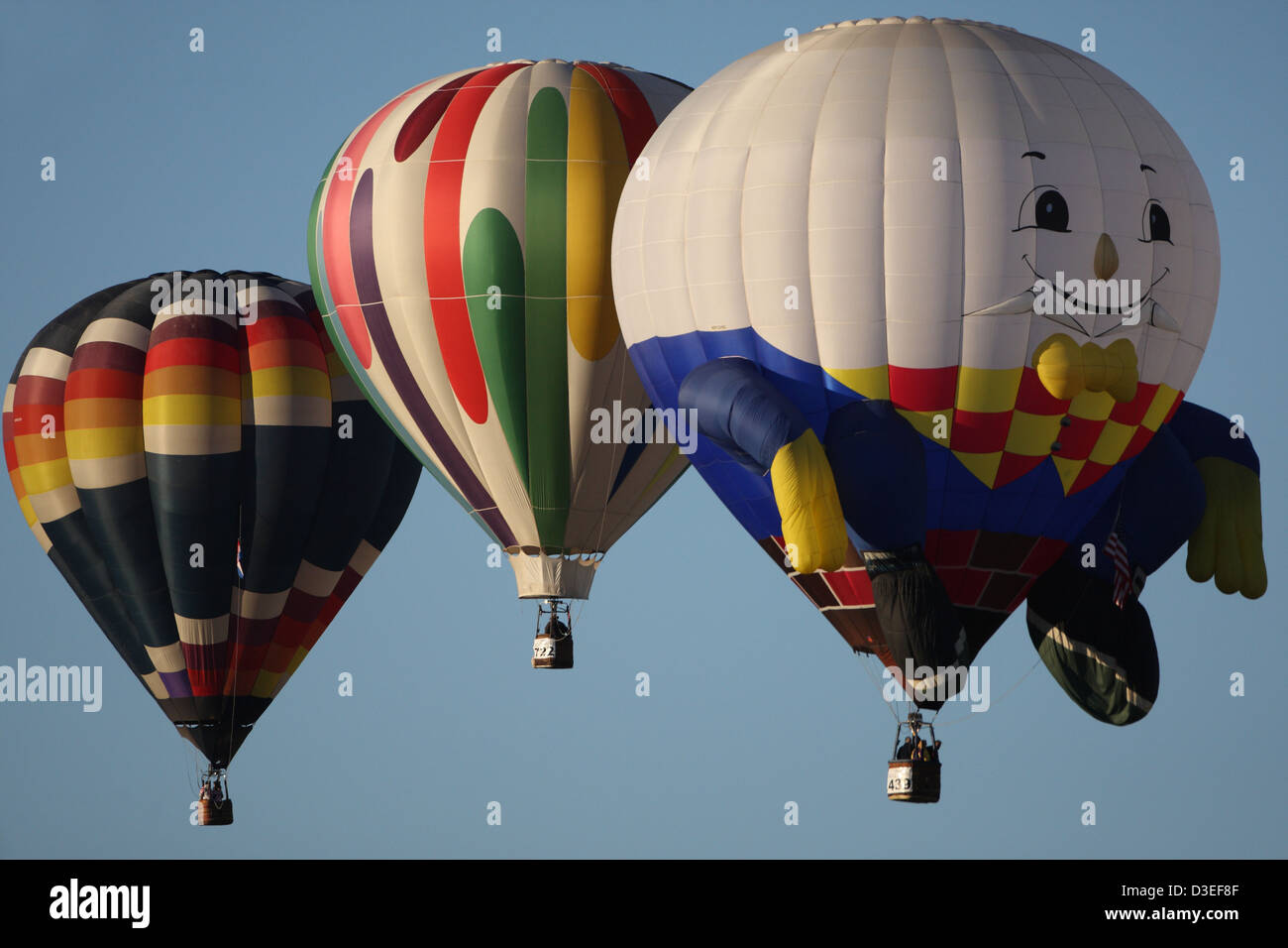 Hot air balloon bees hi-res stock photography and images - Alamy