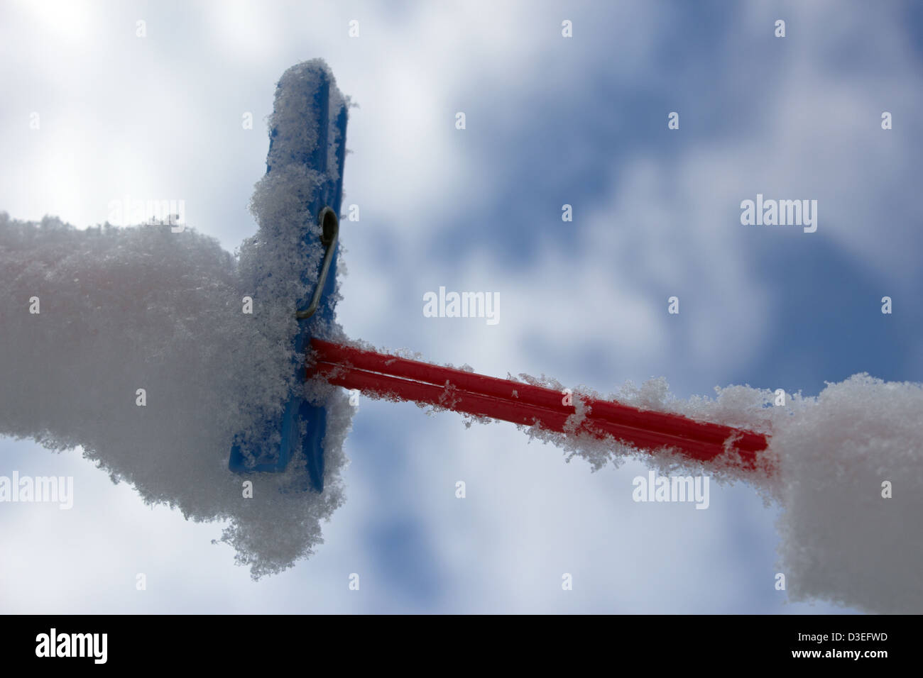 Snow on washing line and pegs Stock Photo - Alamy