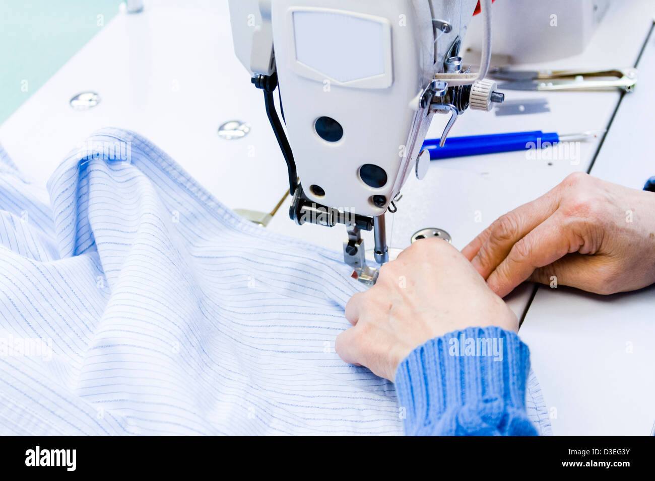 Hands work a sewing machine Stock Photo - Alamy