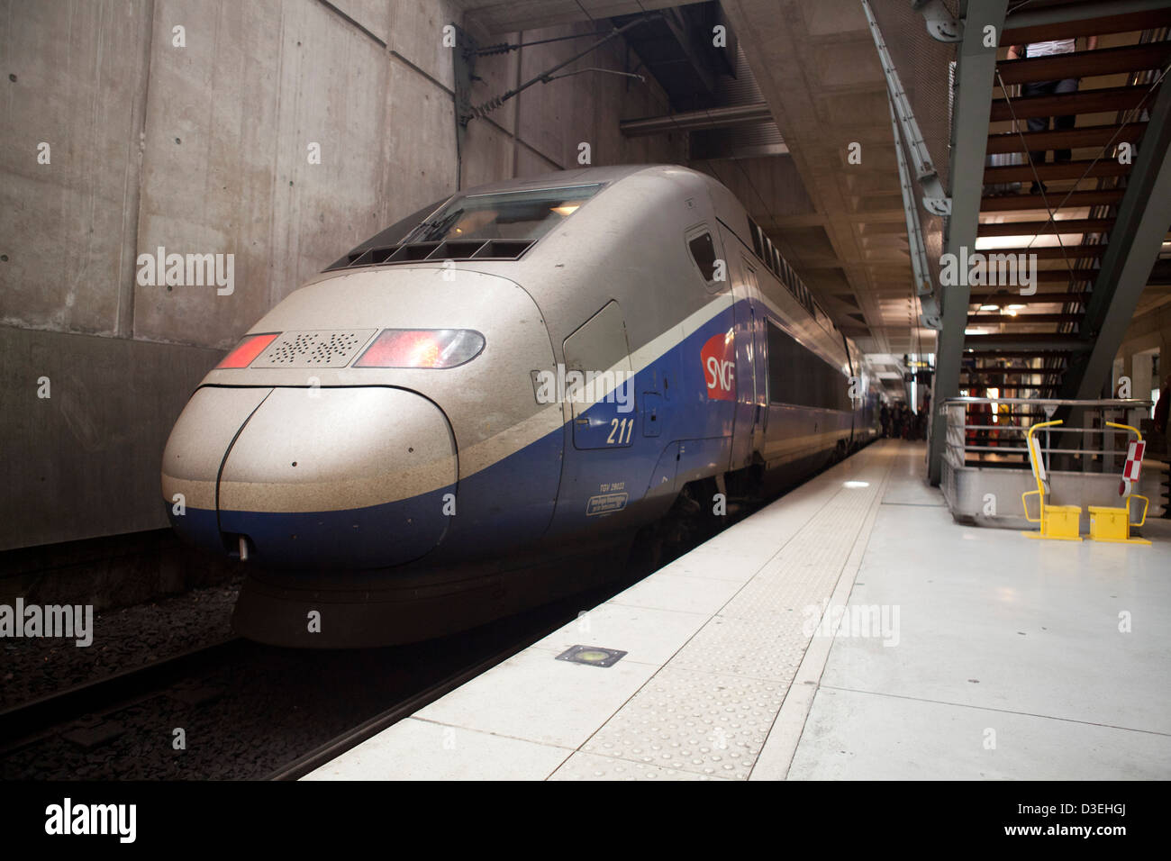 Sncf train platform hi-res stock photography and images - Alamy
