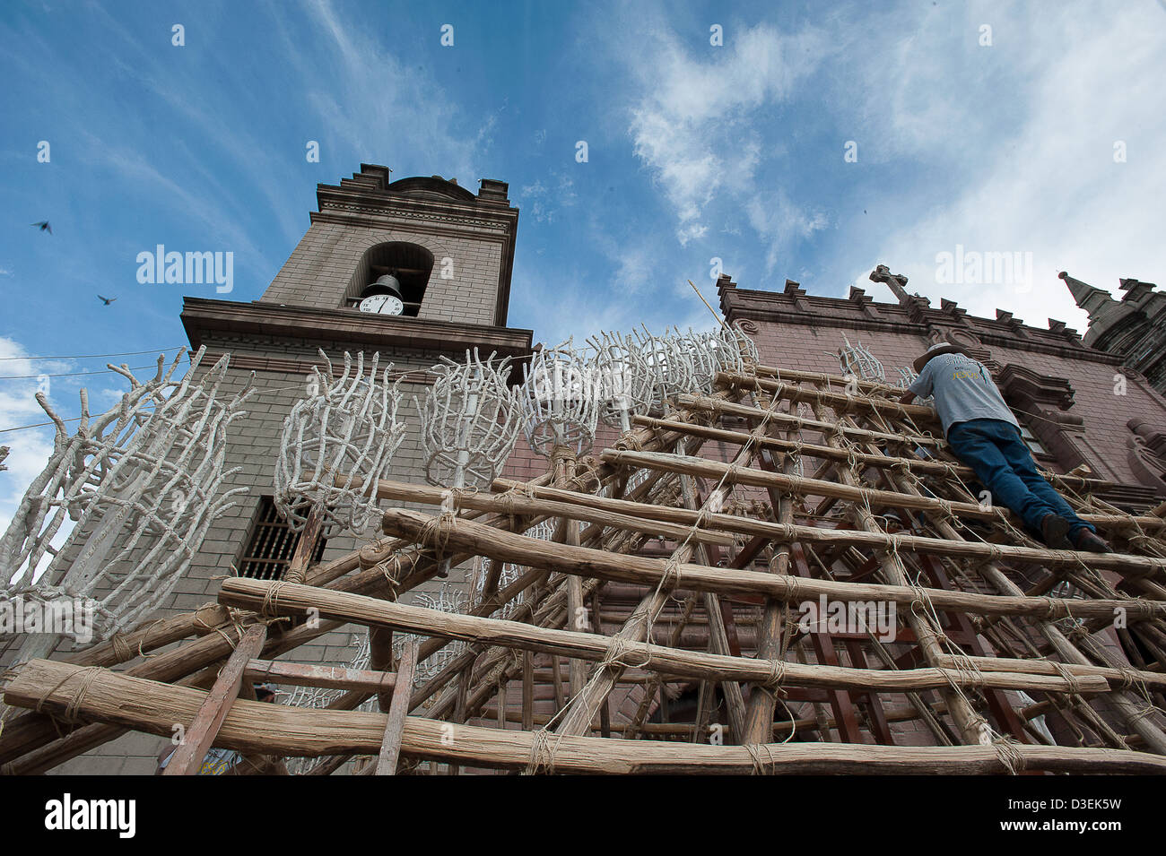 Peru, Ayacucho. Holy Week. Working the "anda Stock Photo - Alamy