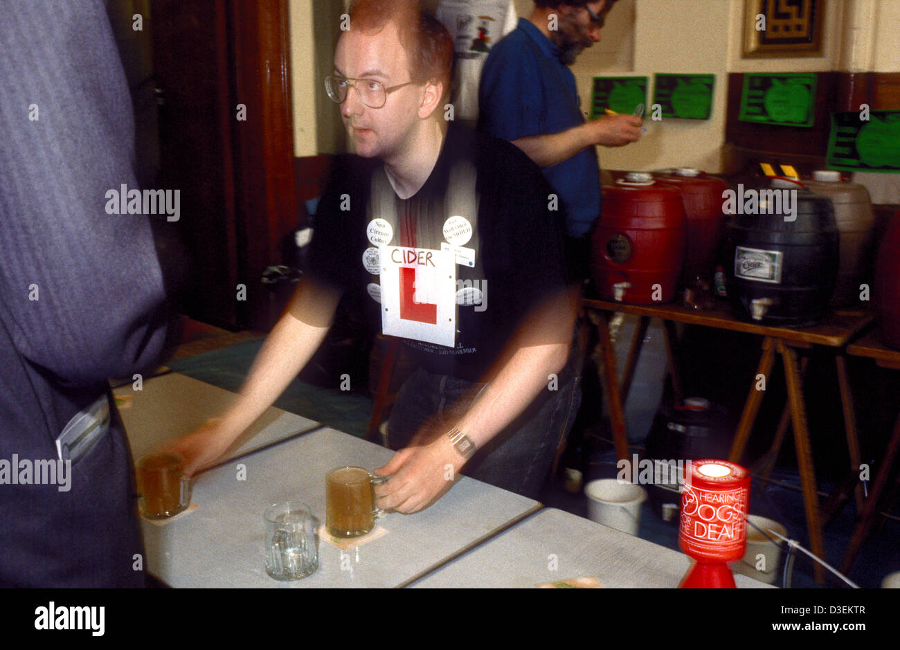 A London bar in the 90s Stock Photo - Alamy