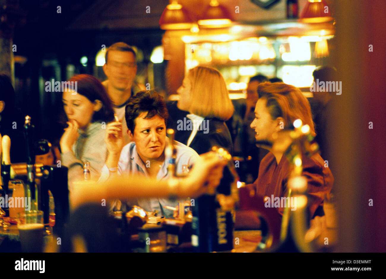 A London bar in the 90s Stock Photo - Alamy