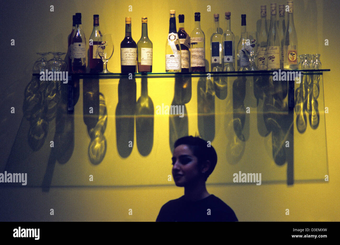 A London bar in the 90s Stock Photo - Alamy