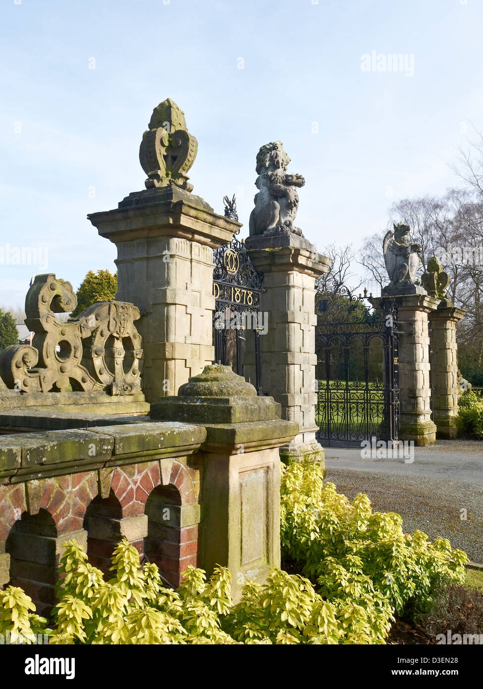 Entrance gates hi-res stock photography and images - Alamy