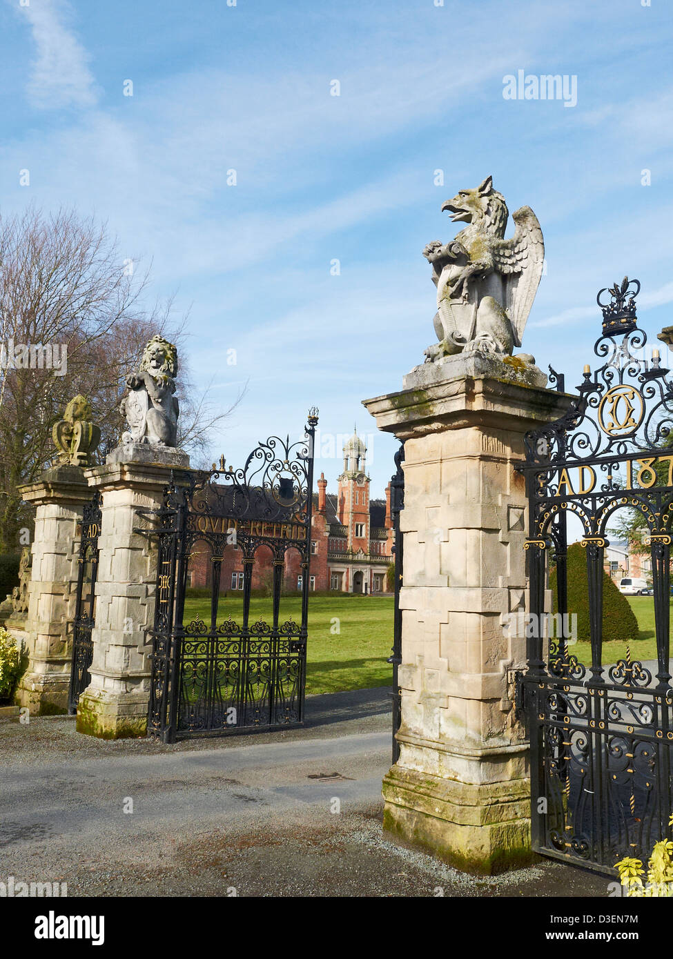Entrance gates hi-res stock photography and images - Alamy