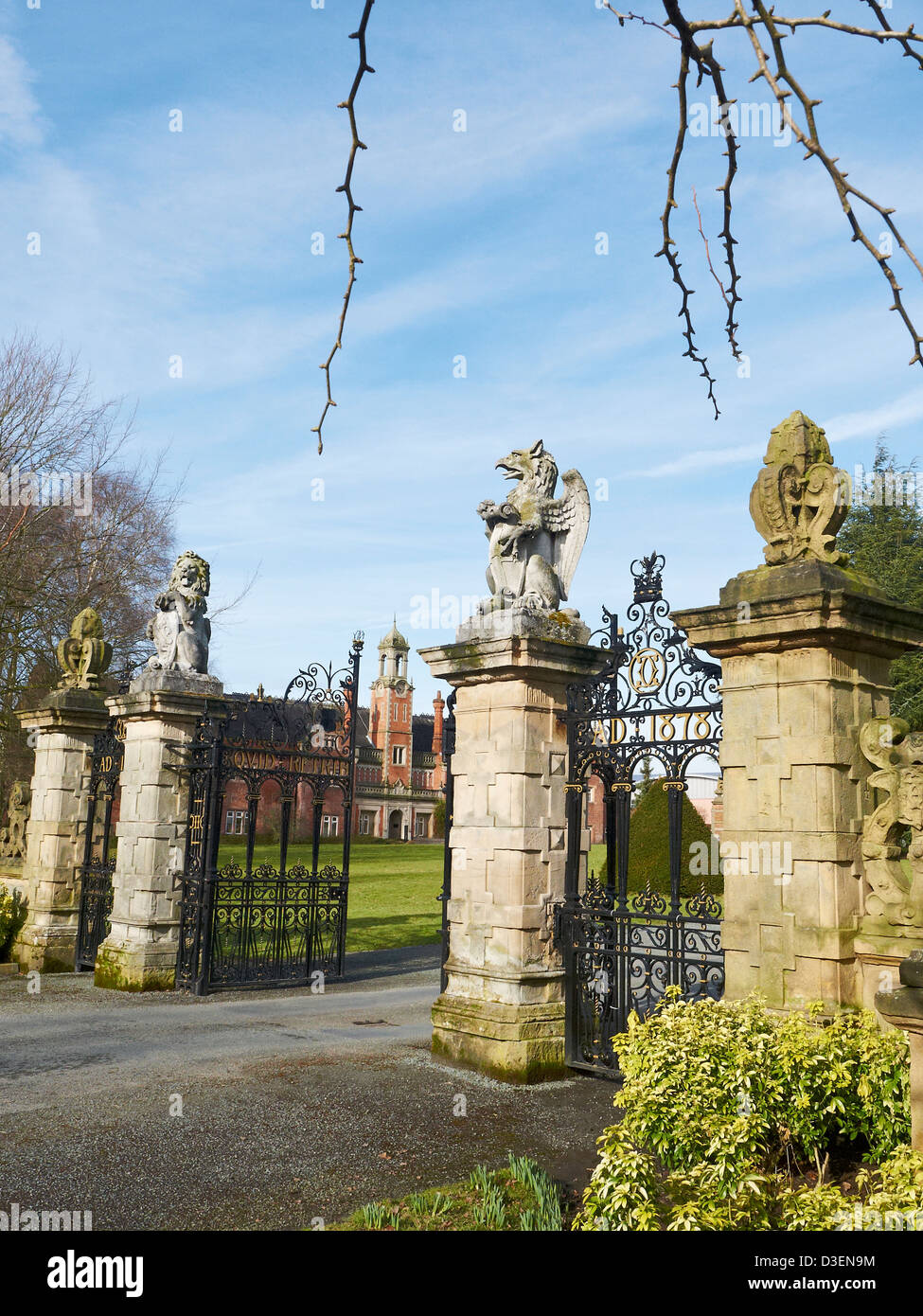 Entrance gates hi-res stock photography and images - Alamy