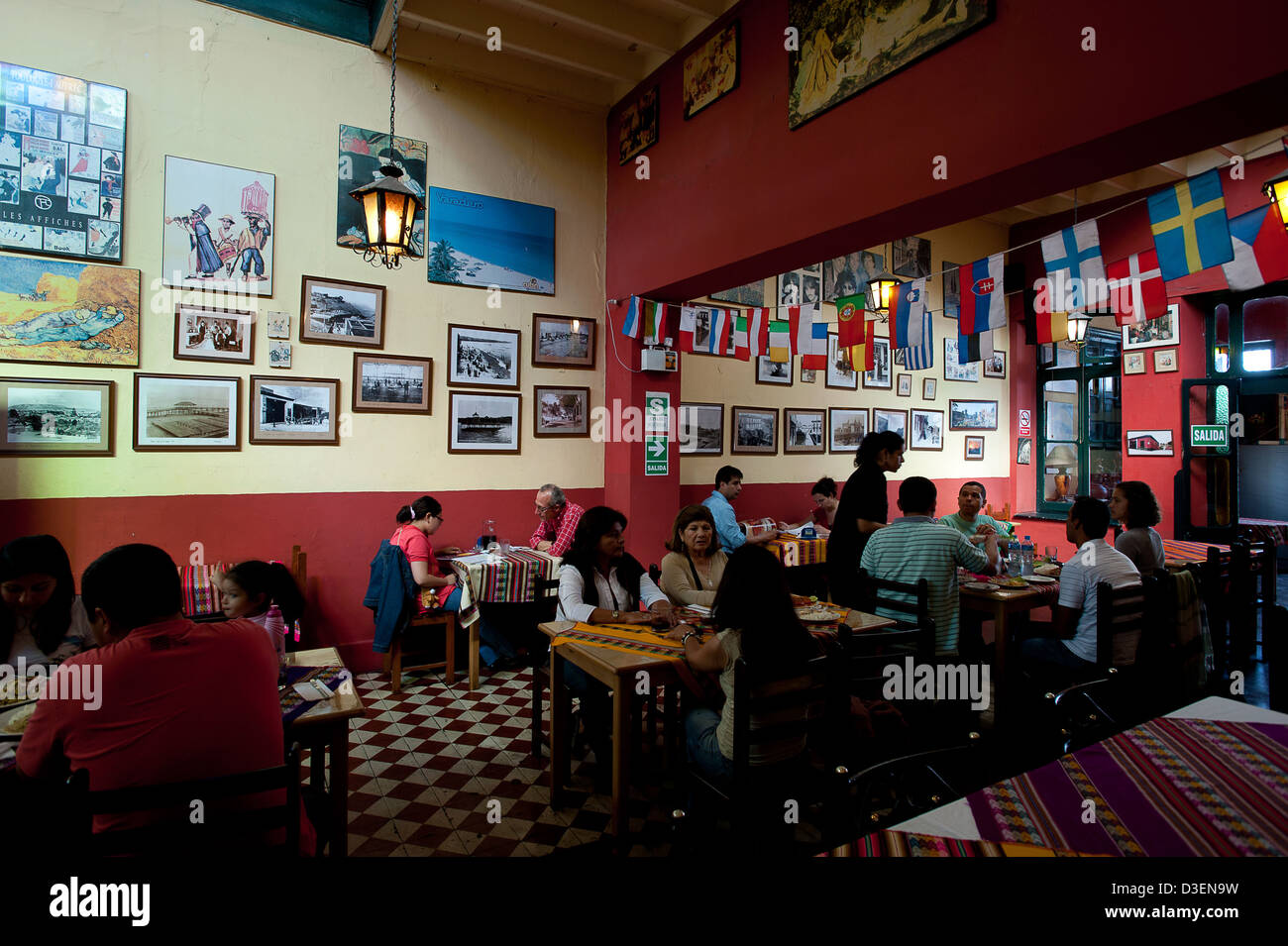 Restaurant interior people hi-res stock photography and images - Alamy