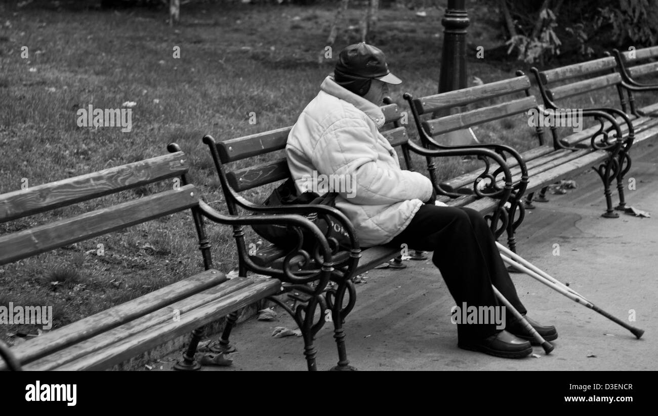 Bench park old man Black and White Stock Photos & Images - Alamy