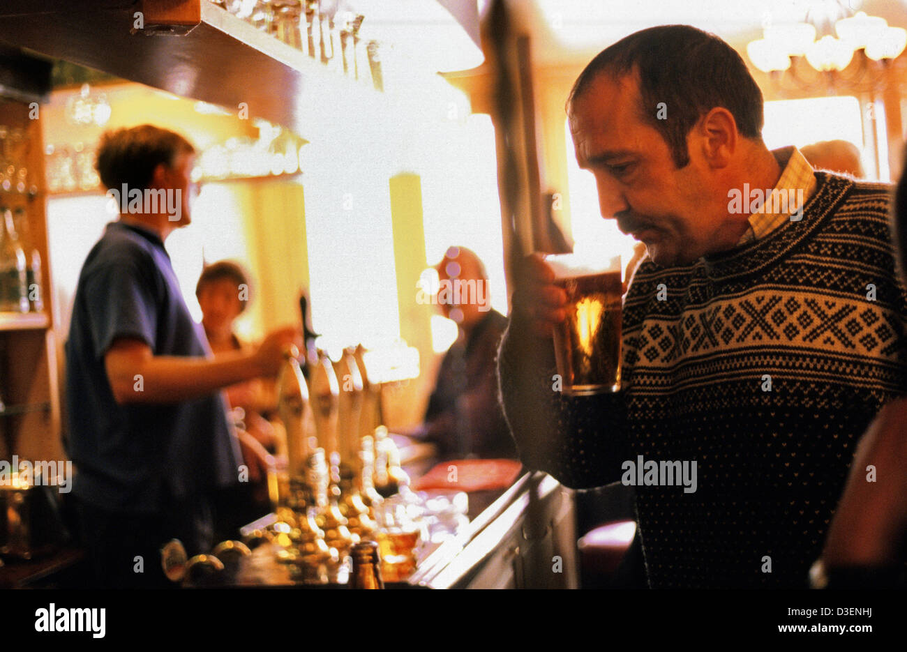 A London bar in the 90s Stock Photo - Alamy