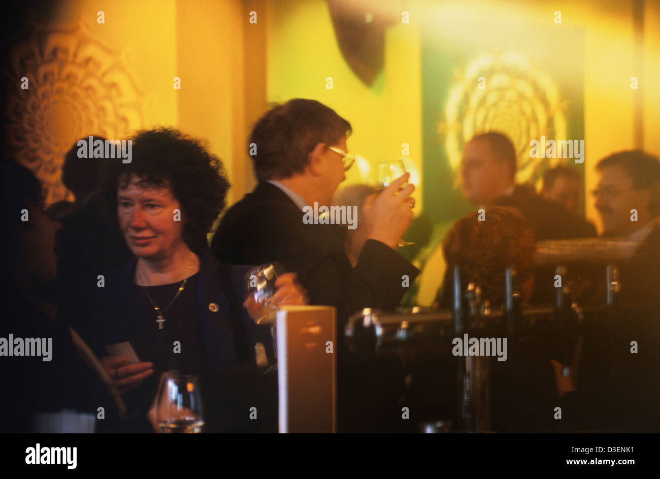 A London bar in the 90s Stock Photo - Alamy