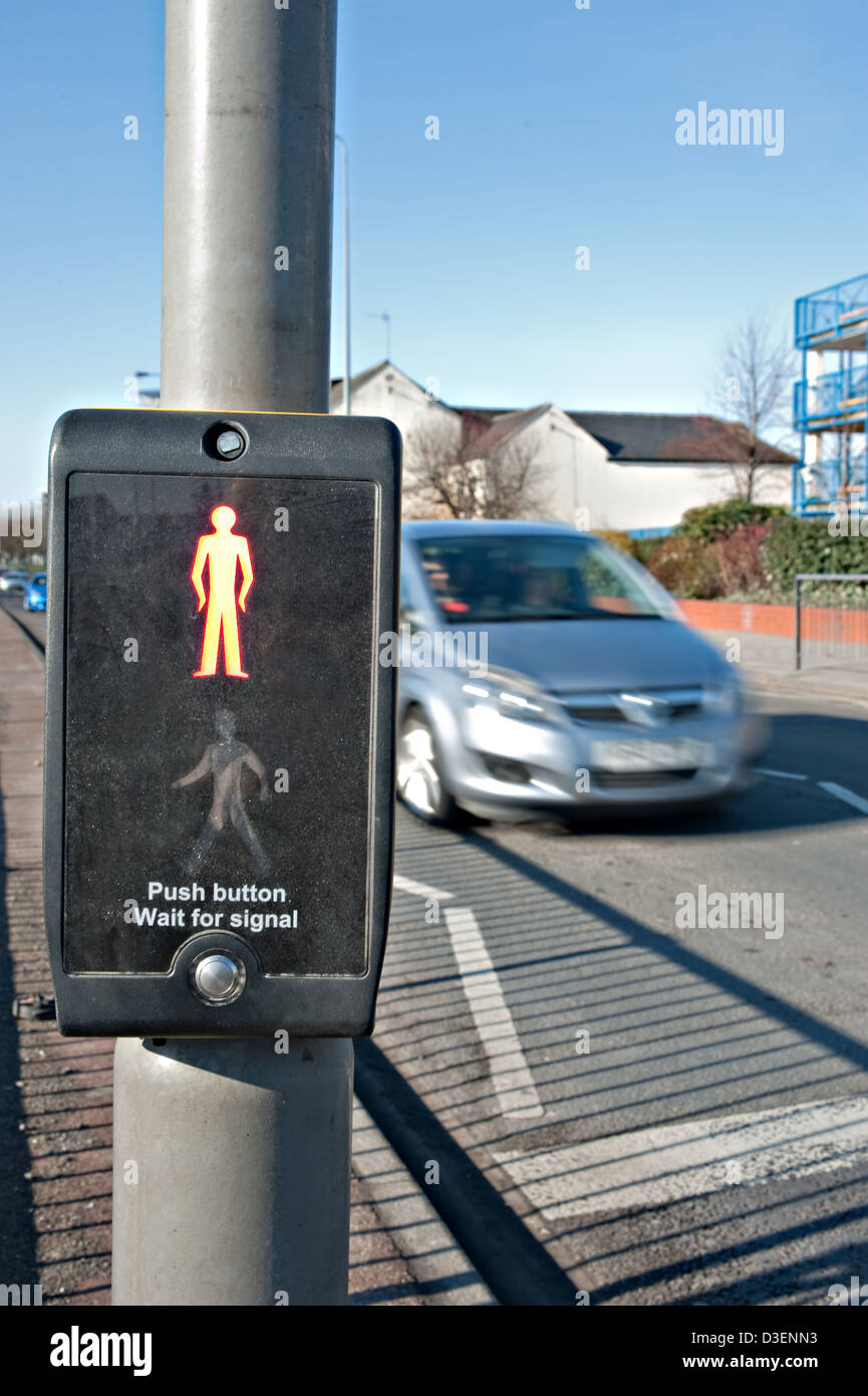 Pelican crossing signal hi-res stock photography and images - Alamy
