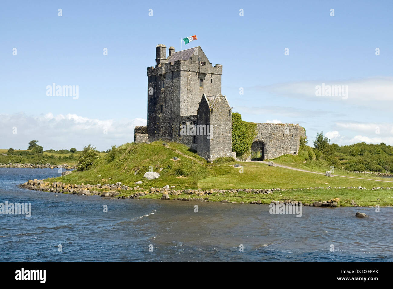 Dunguaire castle kinvara co galway hi-res stock photography and images ...