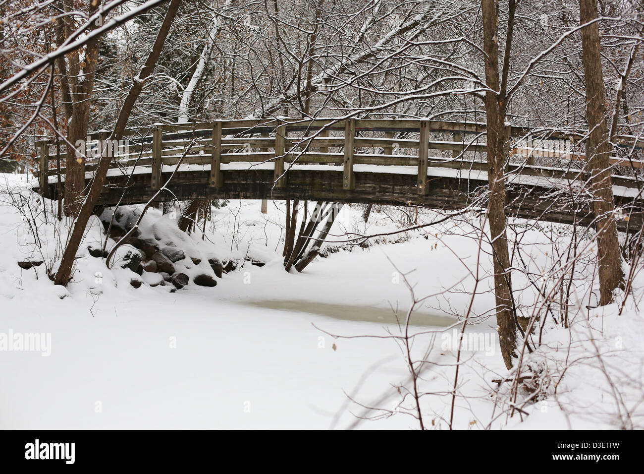 A foot bridge in a park in Minneapolis, Minnesota Stock Photo - Alamy