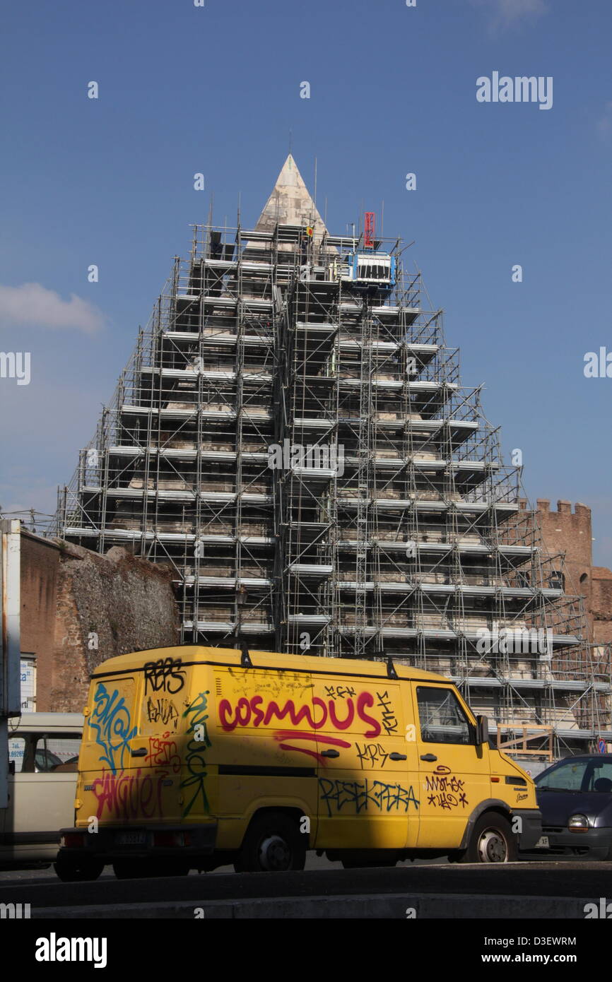 Rome, Italy. 18 Feb 2013 restoration work on the caio cestio mausoleum ...
