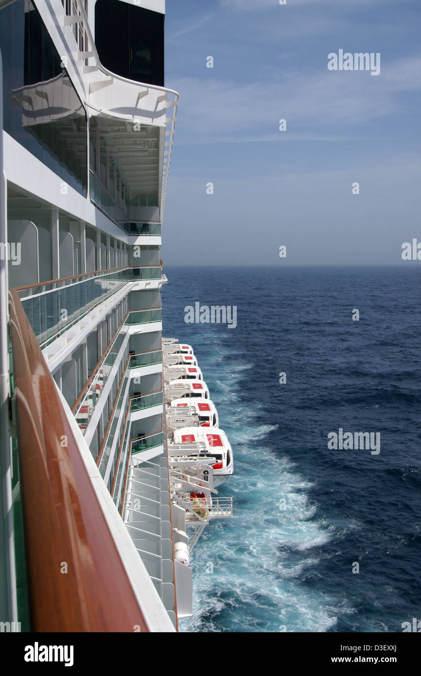 Cruise ship life boats hi-res stock photography and images - Alamy