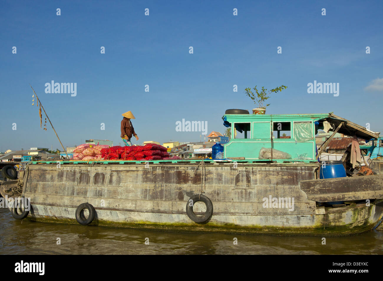 Mekong delta vietnam boat woman tourist hi-res stock photography and ...