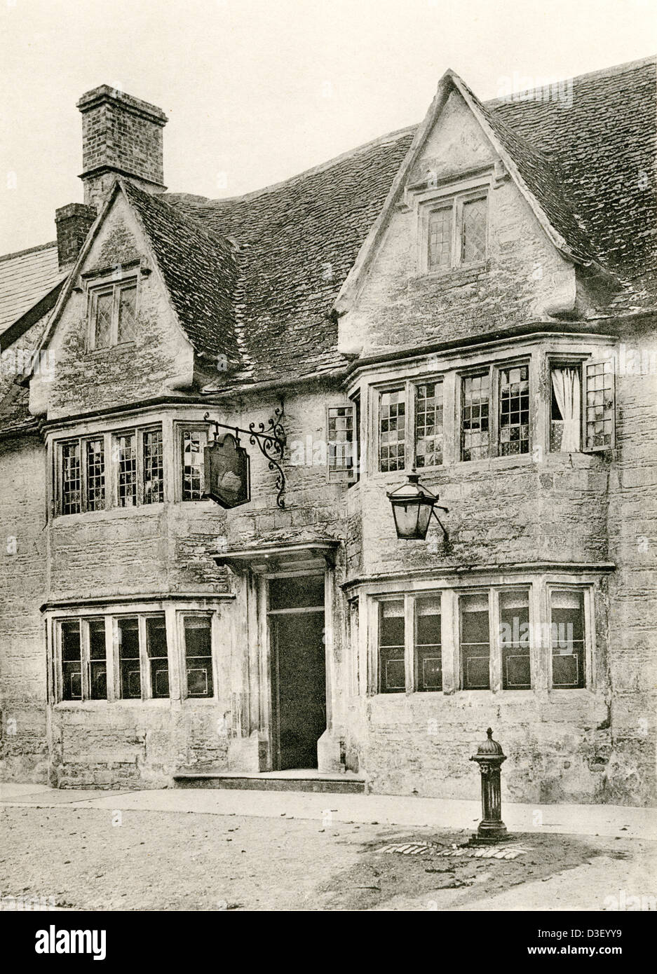 Old swan inn hi-res stock photography and images - Alamy