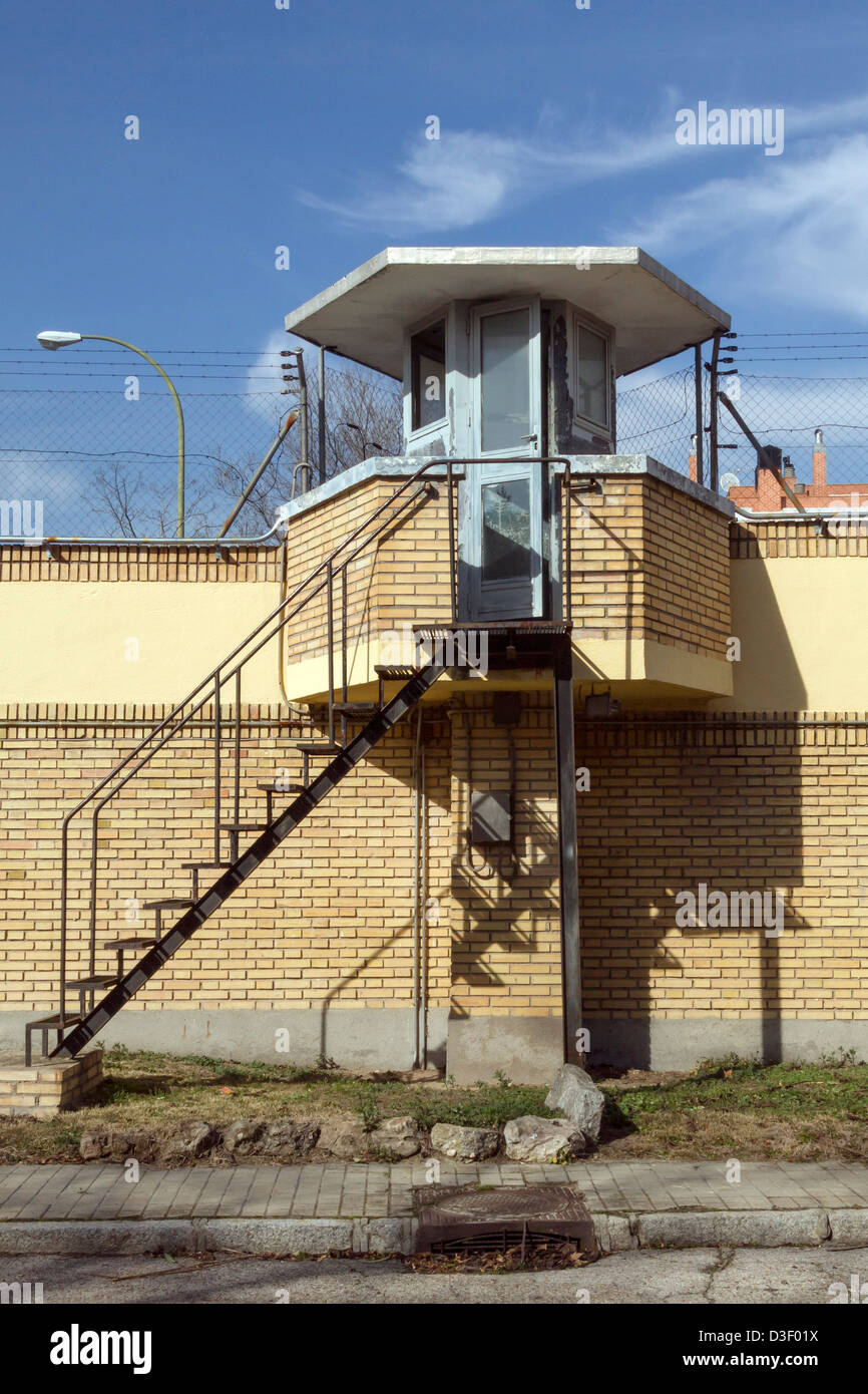 Checkpoint guards hi-res stock photography and images - Alamy