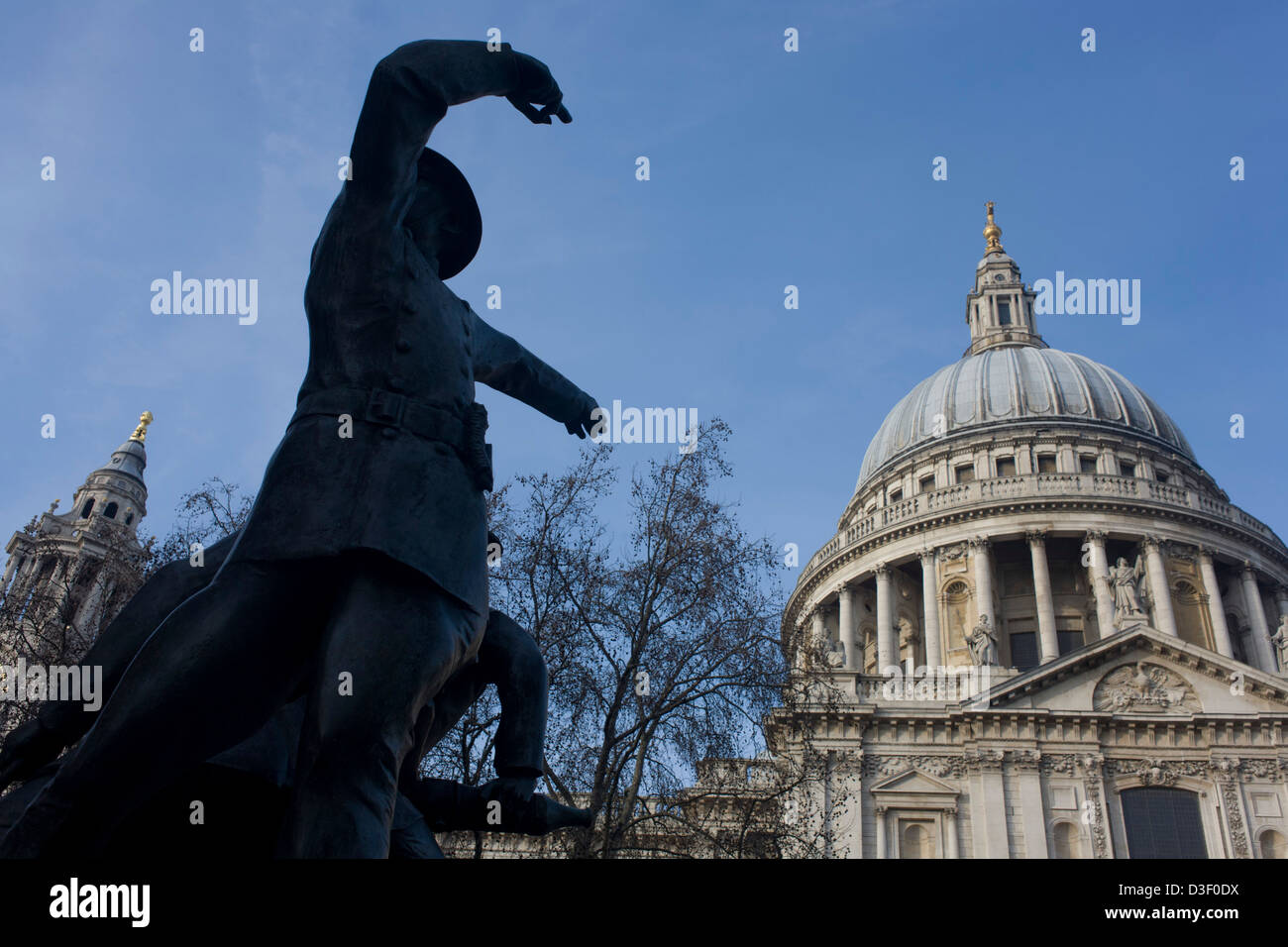 Blitz firemen memorial statue hi-res stock photography and images - Alamy