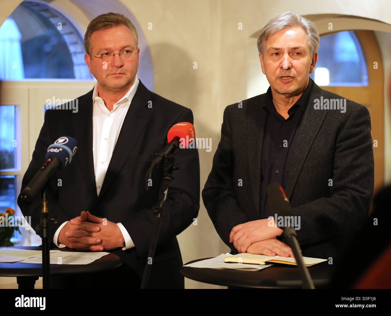 Mayor of Berlin Klaus Wowereit (R) and Interior Senator Frank Henkel ...