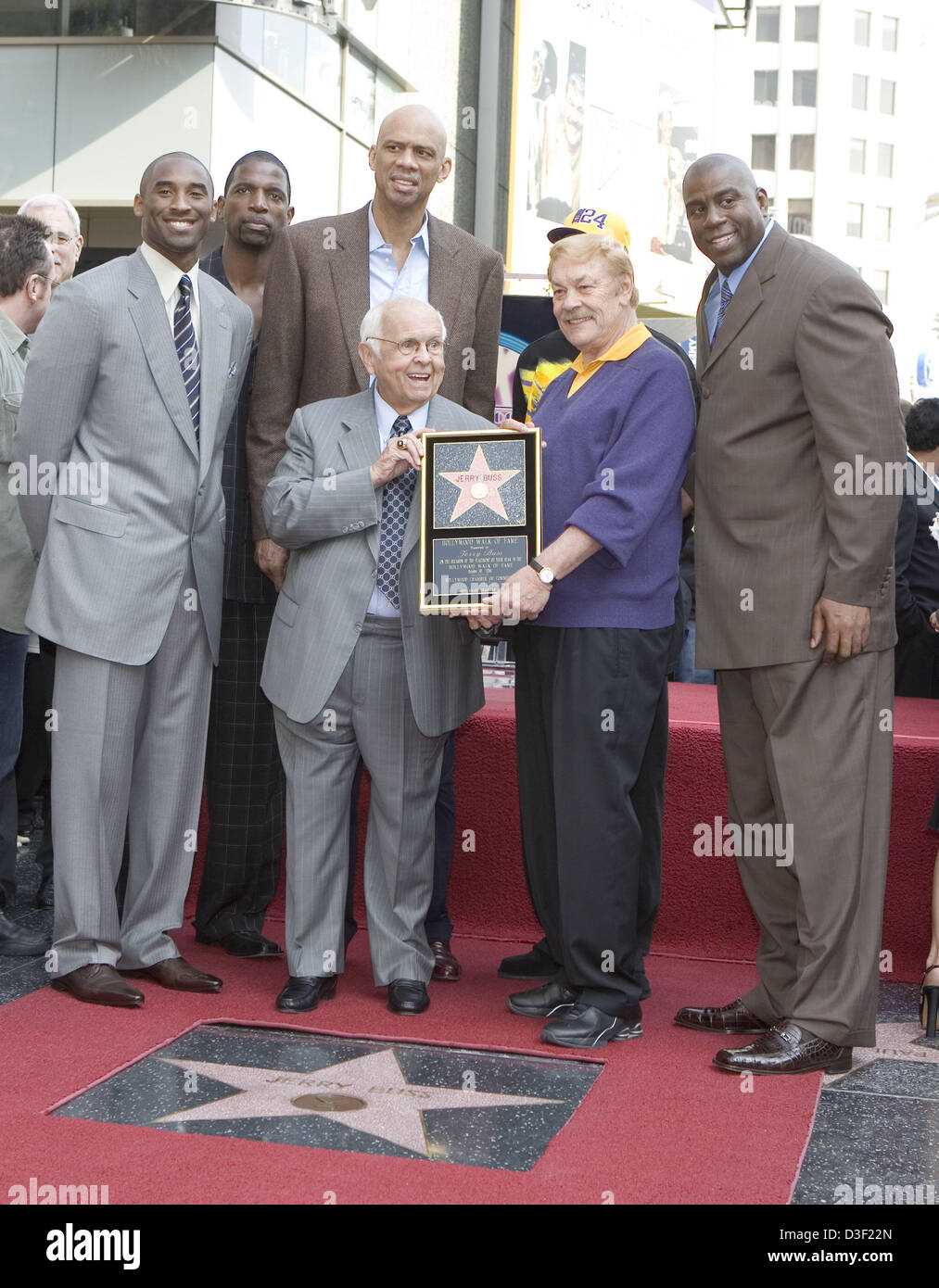 Jerry buss magic johnson hi-res stock photography and images - Alamy