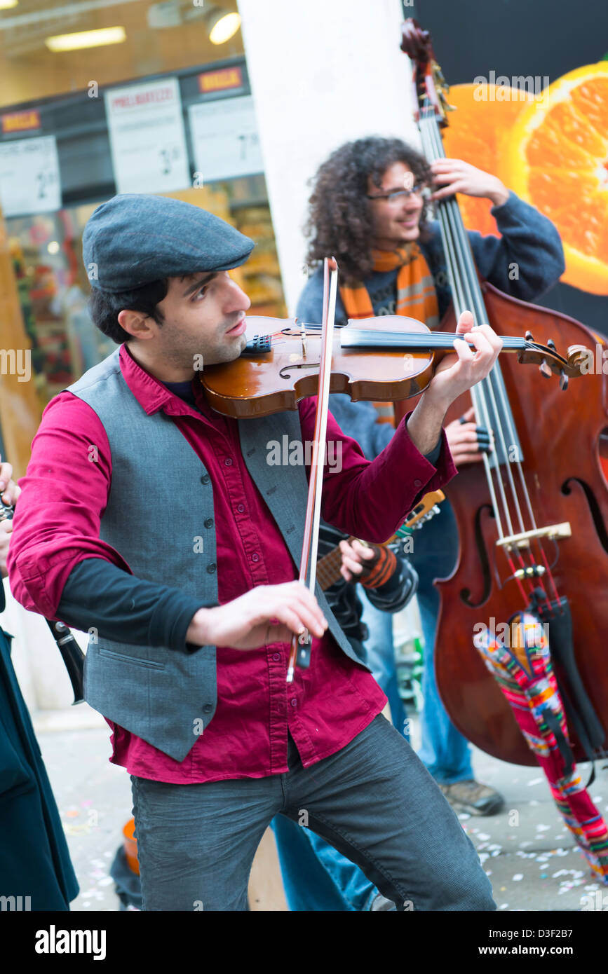 Guitarist rock musician street on hi-res stock photography and images ...