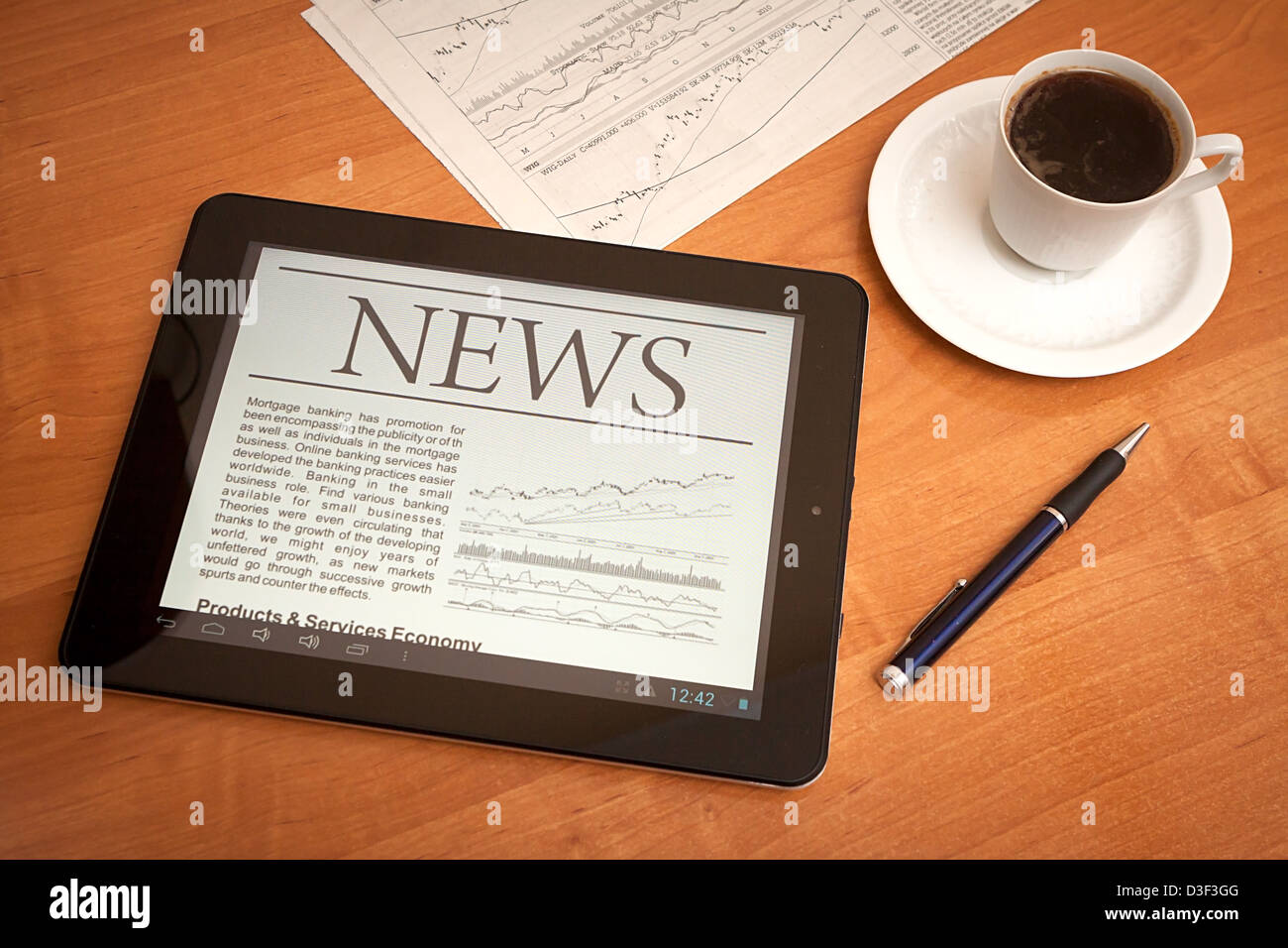 Newspaper tablet screen hi-res stock photography and images - Alamy
