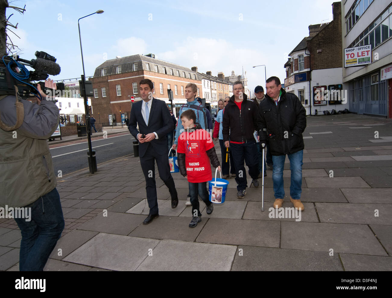 Tv news correspondent and film crew follow and interview Jonjo Heuerman ...