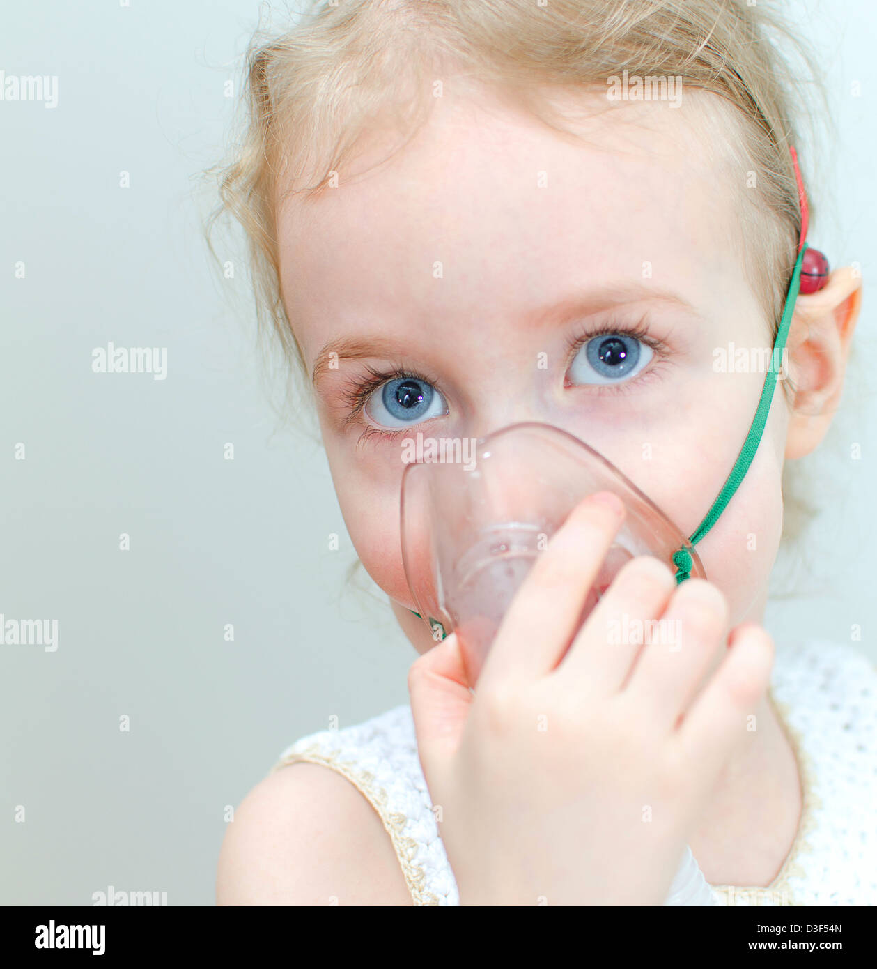 Child breathing mask hi-res stock photography and images - Alamy