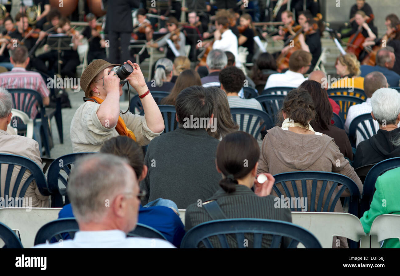 Outdoor concert classical crowd hi-res stock photography and images - Alamy