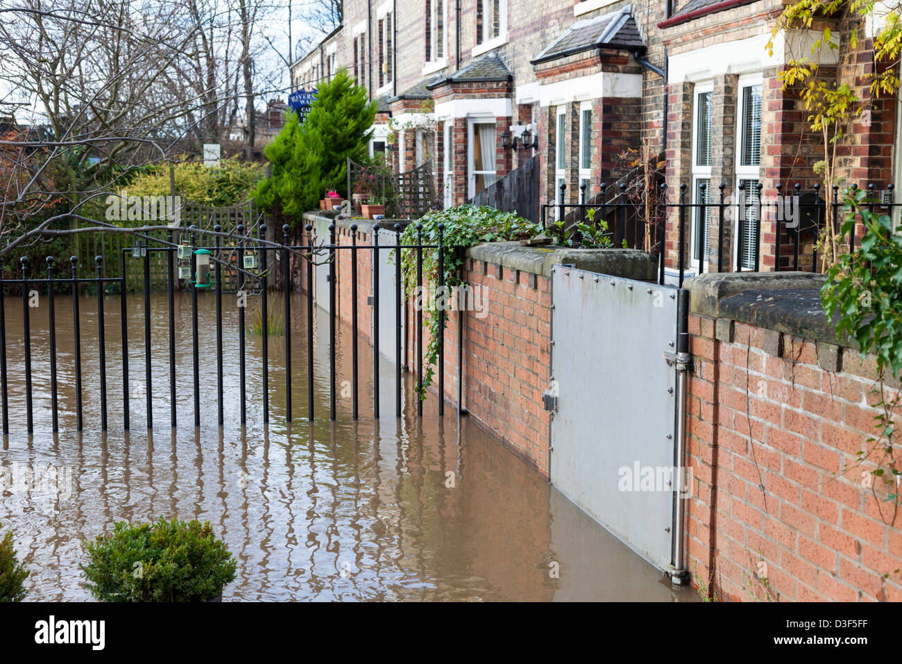 Flood gates hi-res stock photography and images - Alamy