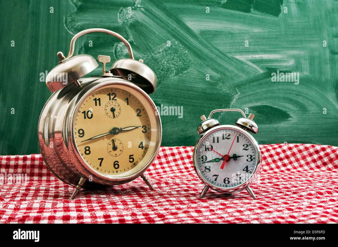 Old kitchen timer hi-res stock photography and images - Alamy