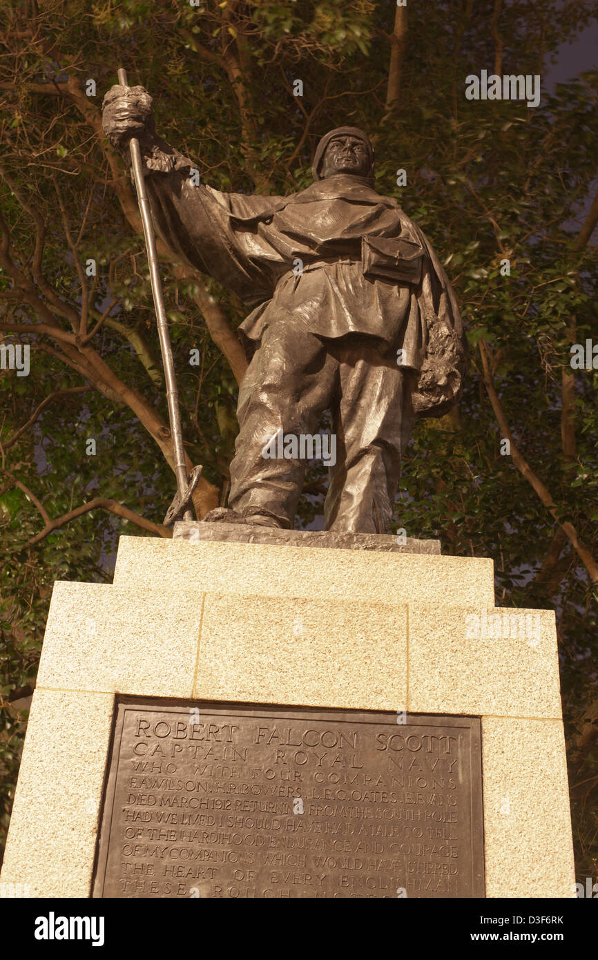 Robert falcon scott statue hi-res stock photography and images - Alamy