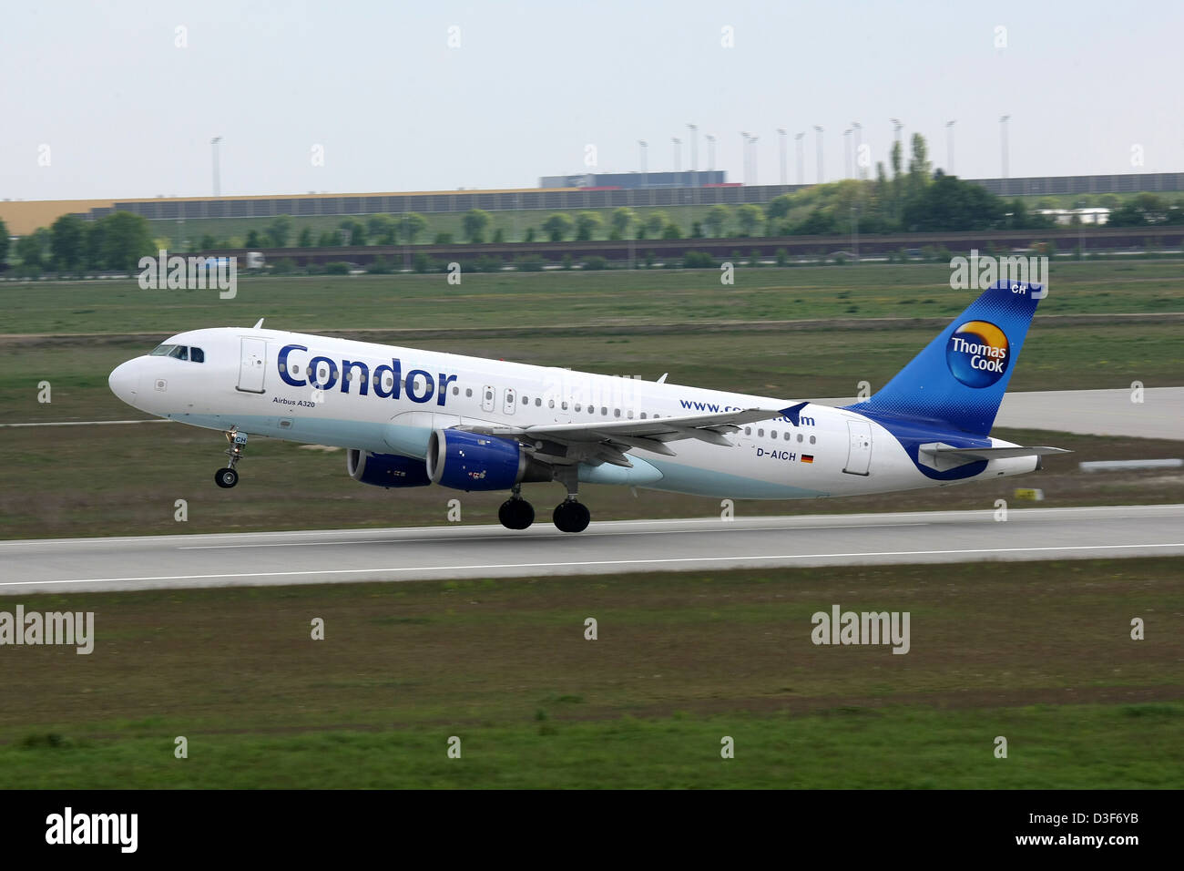 Condor aircraft hi-res stock photography and images - Alamy