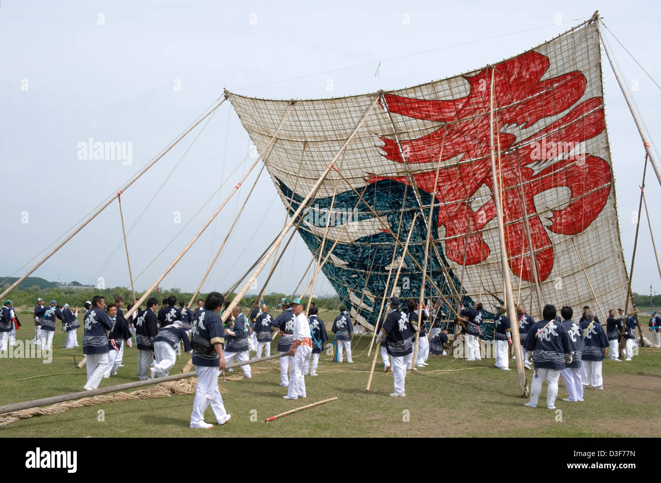 Team readies giant paper and bamboo kite weighing 950 kilos, measuring ...
