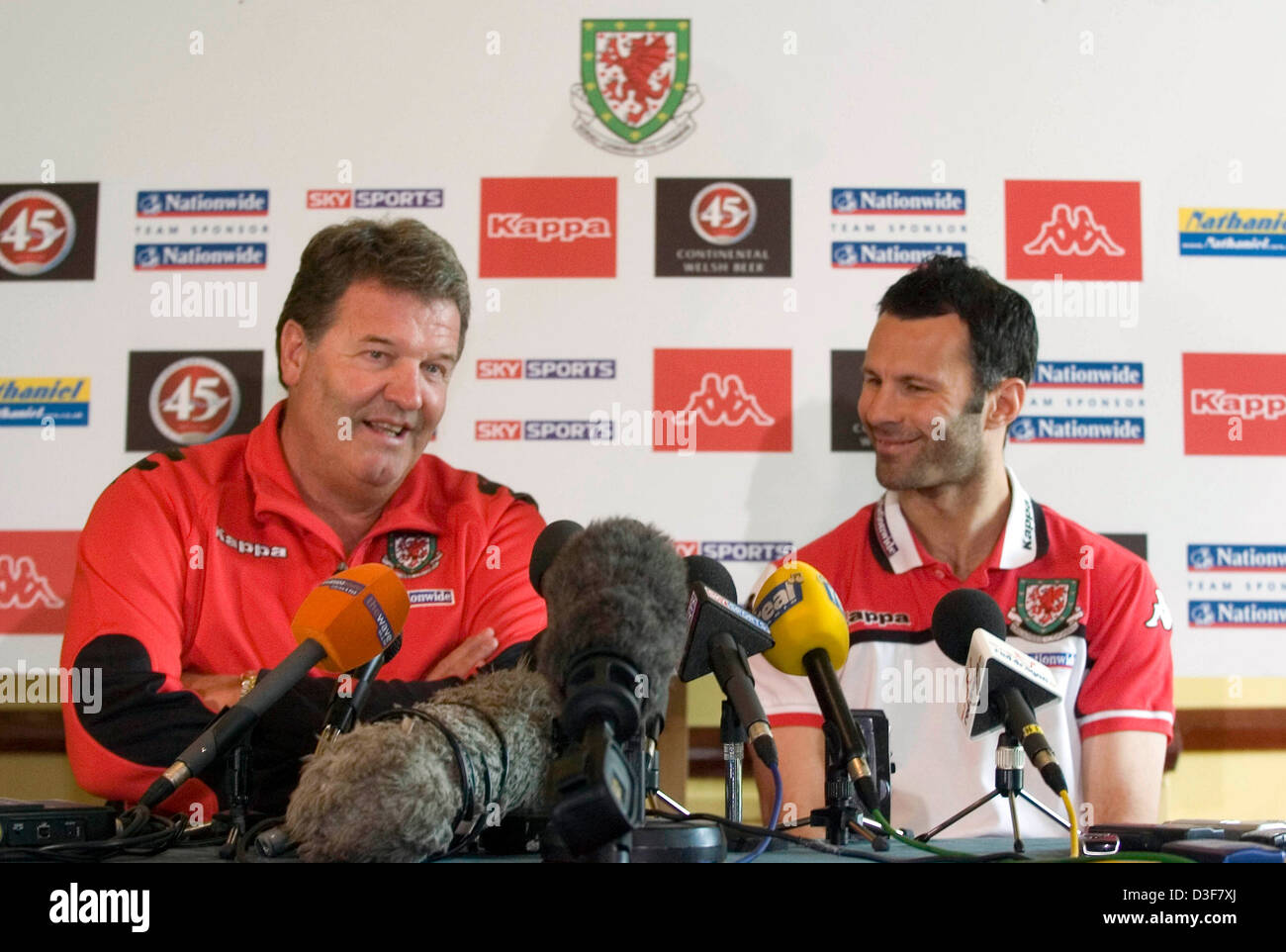 Wales Football Manager John Toshack with Ryan Giggs Stock Photo - Alamy